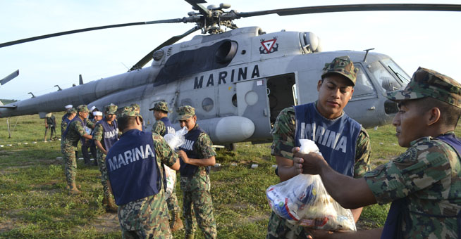 SEMAR brinda apoyo en las costas de Guerrero a través del “Plan Marina” tras el paso de la T. T ...